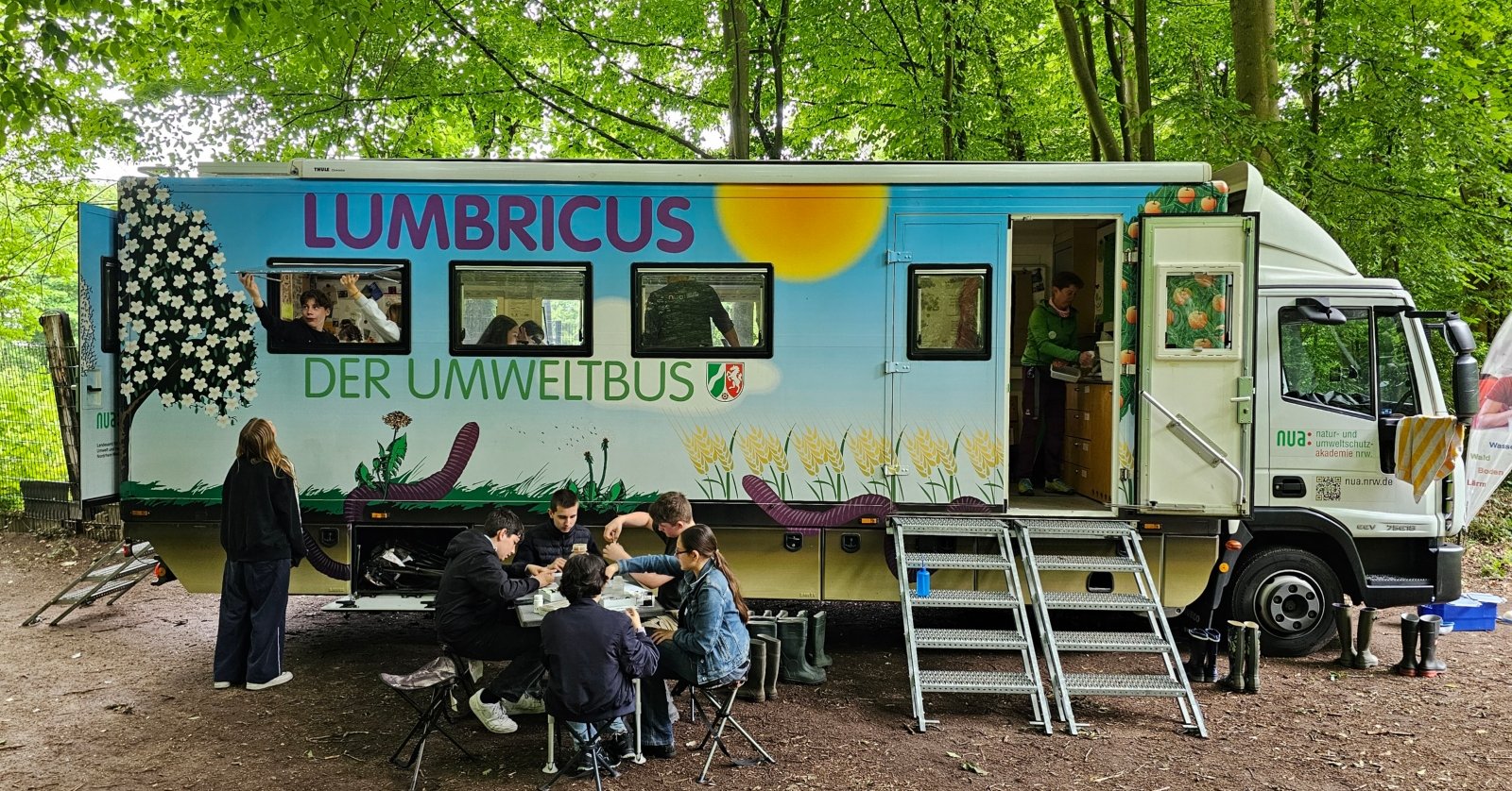 Gewässeruntersuchung mit dem Lumbricus Umweltbus